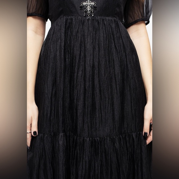 Disturbia | Dresses | Disturbia Flatline Puff Sleeve Tiered Midi Dress ...